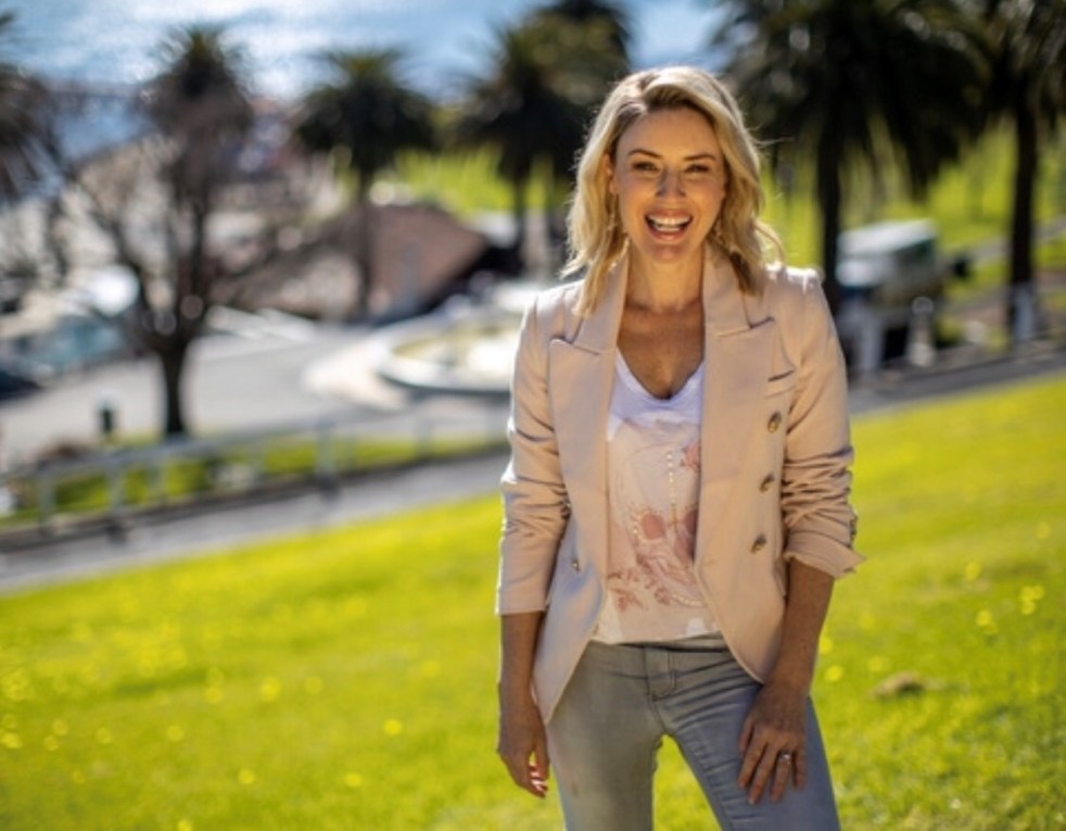 Destination Happiness, Angie Hilton. – HuG